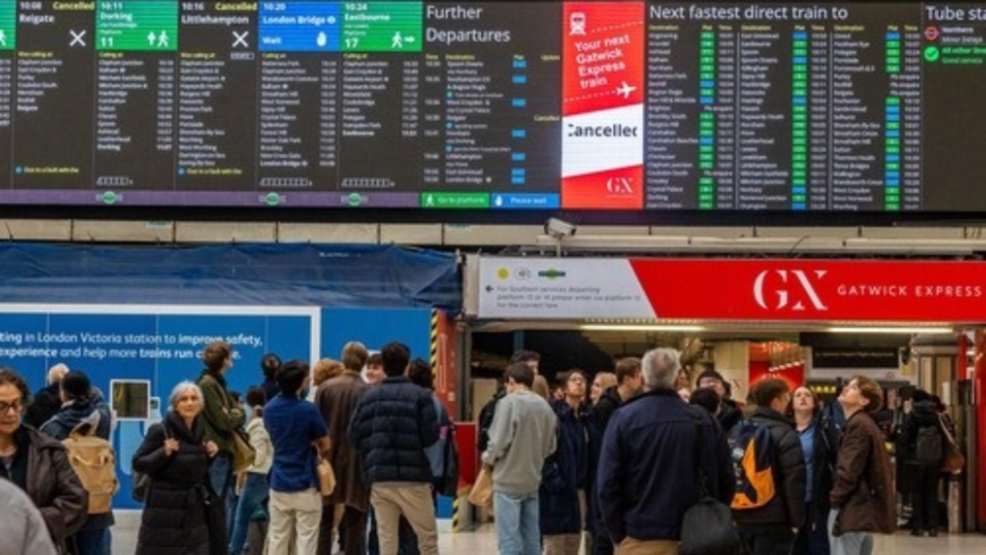 Topul celor mai stresante aeroporturi din lume, pe care suntem sfătuiți să le evităm