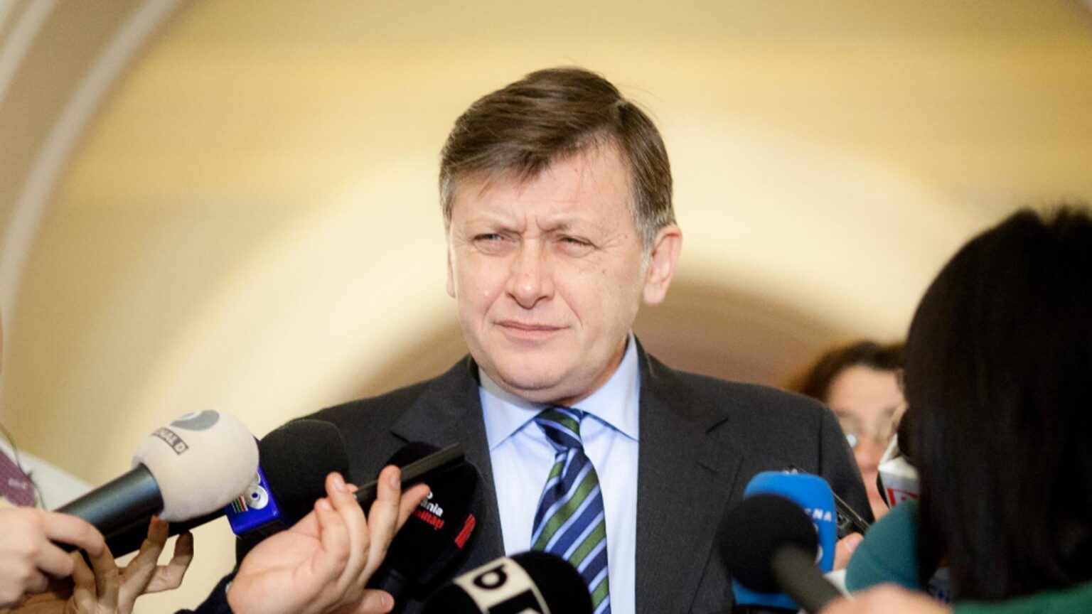 Crin Antonescu, atac dur la adresa suveranistului vopsit: ”Problema cu Ponta nu este că e ...