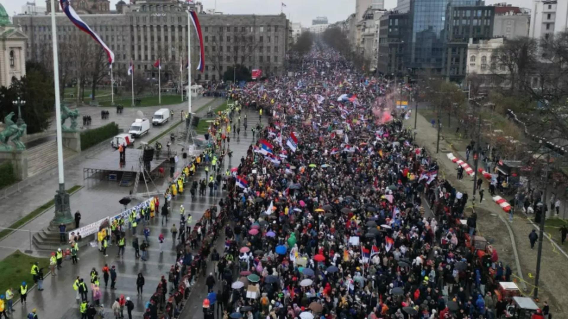 Manifestații de amploare la Belgrad și alte orașe mari din Serbia ...